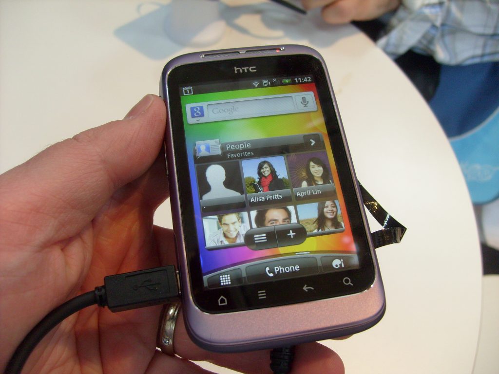 HTC Wildfire S - Up close - Coolsmartphone
